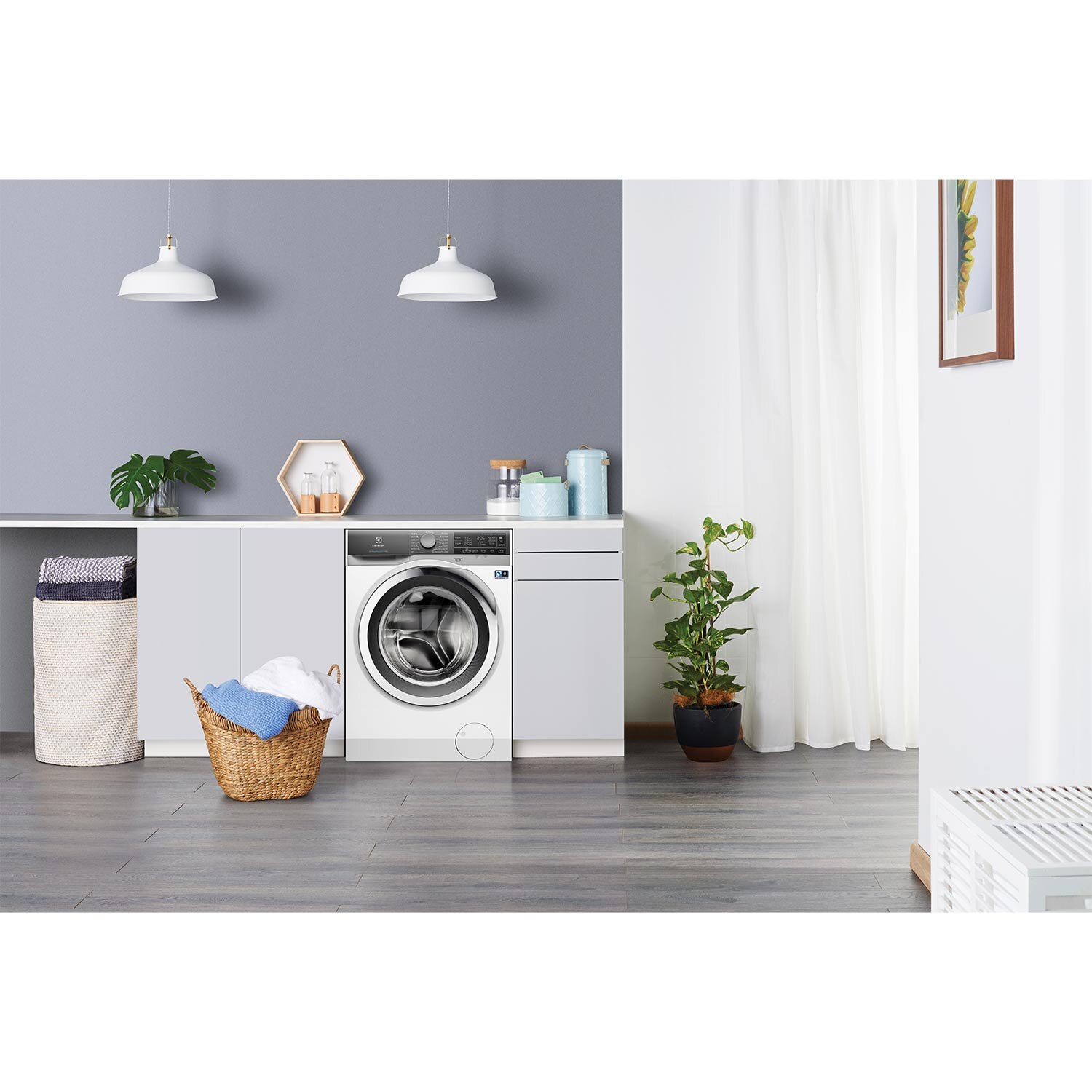 10kg UltimateCare 700 front load washer - EWF1024BDWA